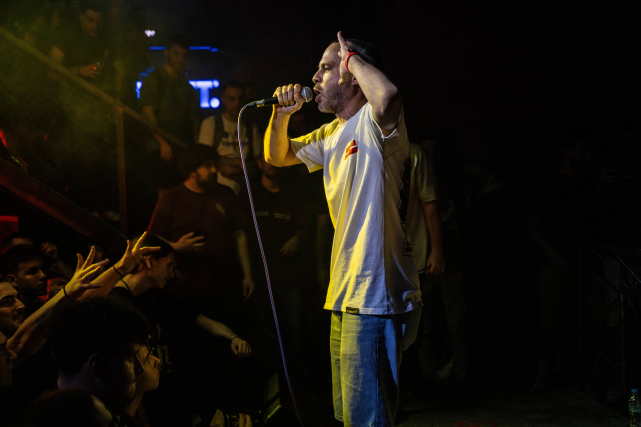 Ο ΛΟΓΟΣ ΑΠΕΙΛΗ μιλάει στο Rapnroll.gr - Rapnroll.gr